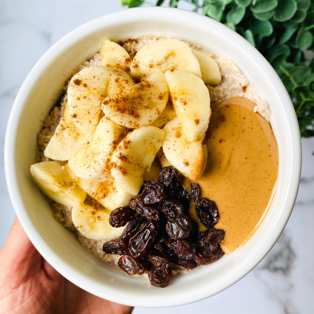 Cinnamon Raisin Overnight Oats - Daddio's Kitchen