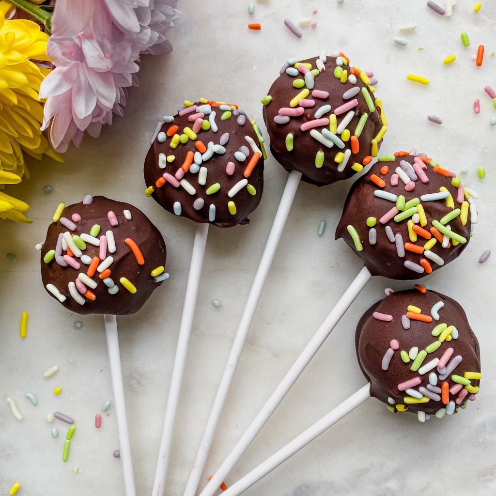 Chocolate Chip Cookie Pops - Daddio's Kitchen